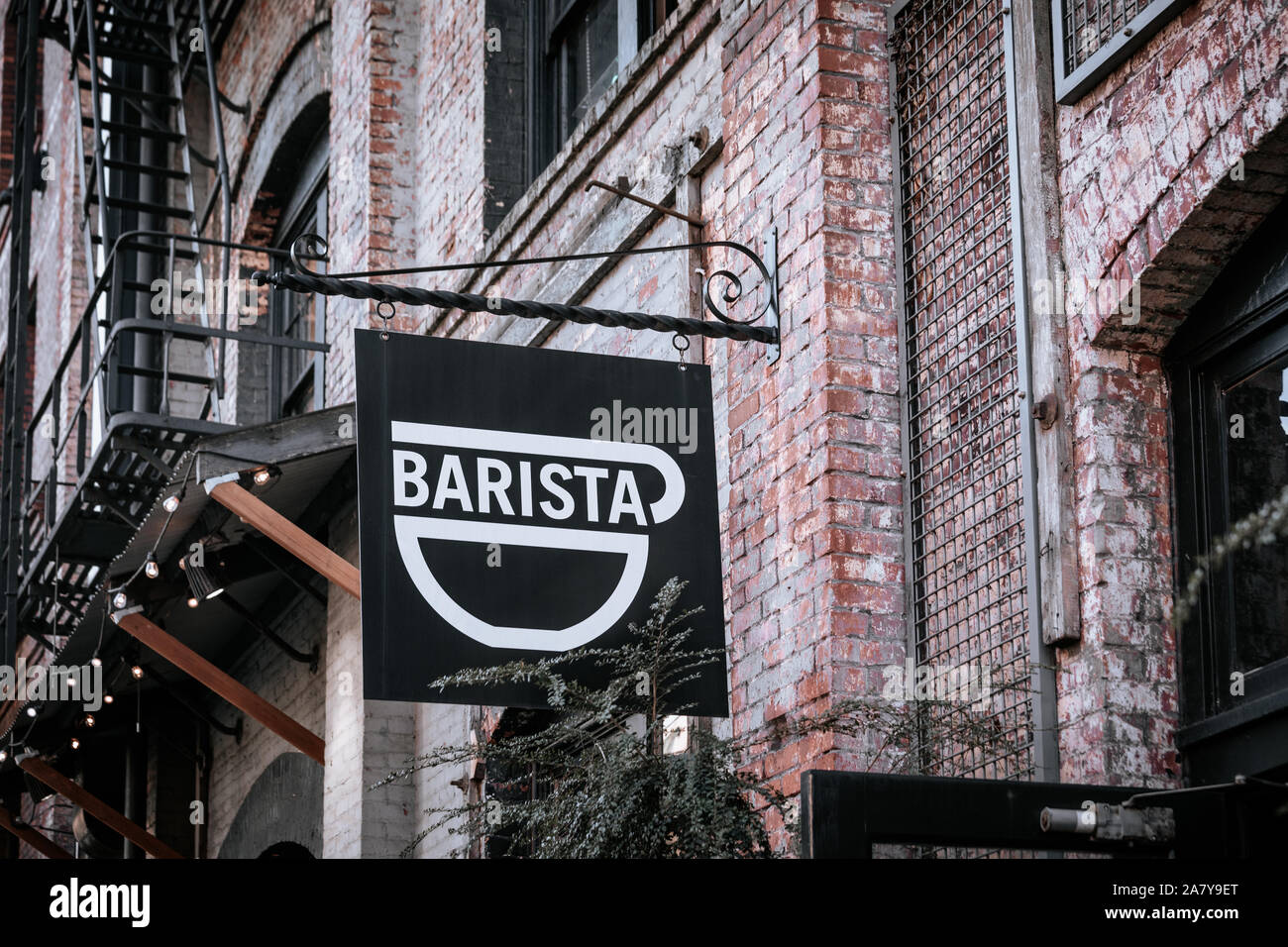 Portland oregon street cafe hi-res stock photography and images - Alamy