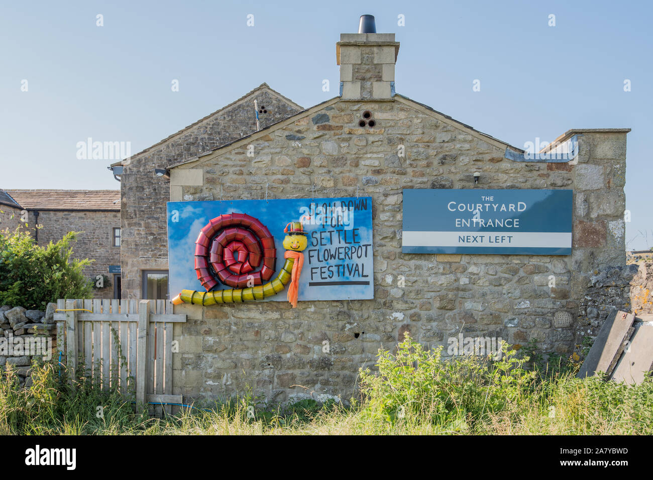 18th century former cleatop barn hi-res stock photography and images ...