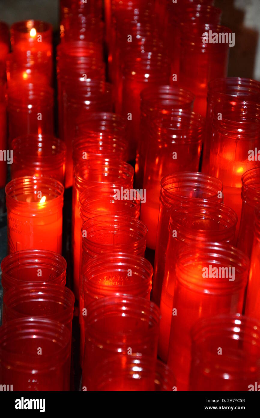 Red lighted candles hi-res stock photography and images - Alamy