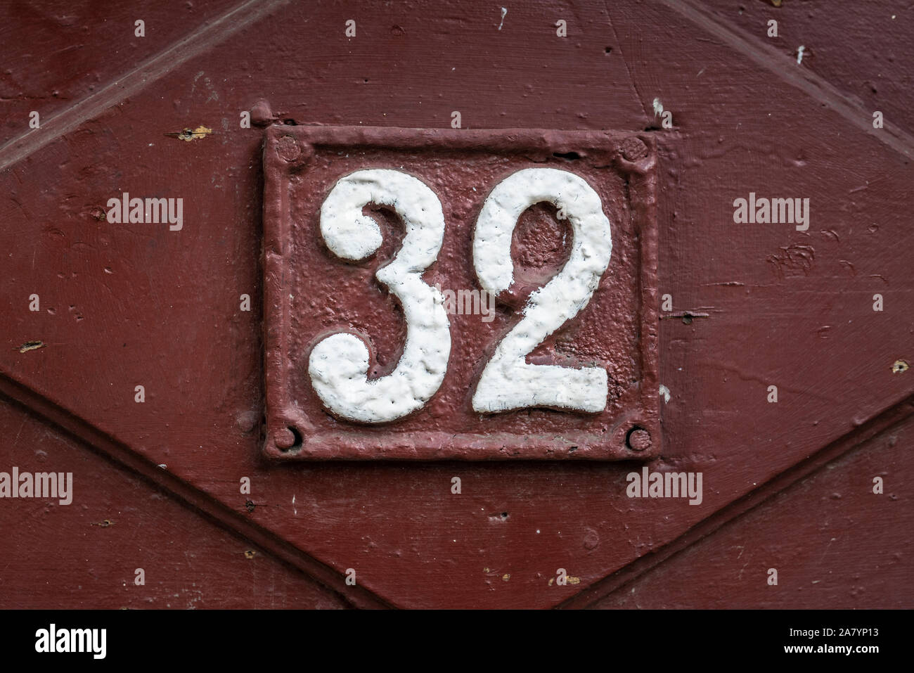 Street number sign on the wall Stock Photo - Alamy
