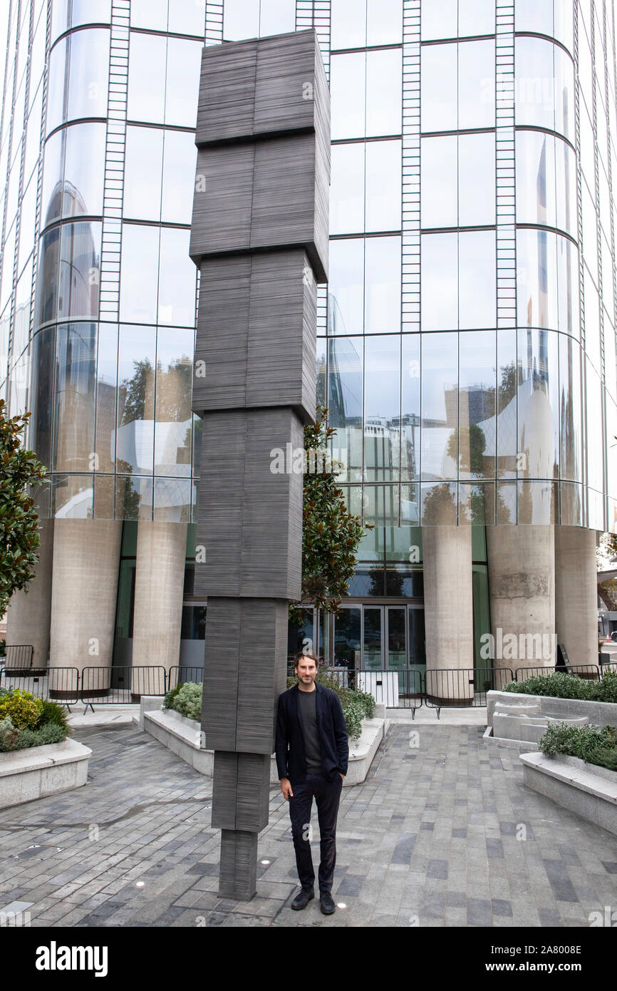 artist-idris-khan-unveiled-his-new-public-sculpture-65-000-photographs