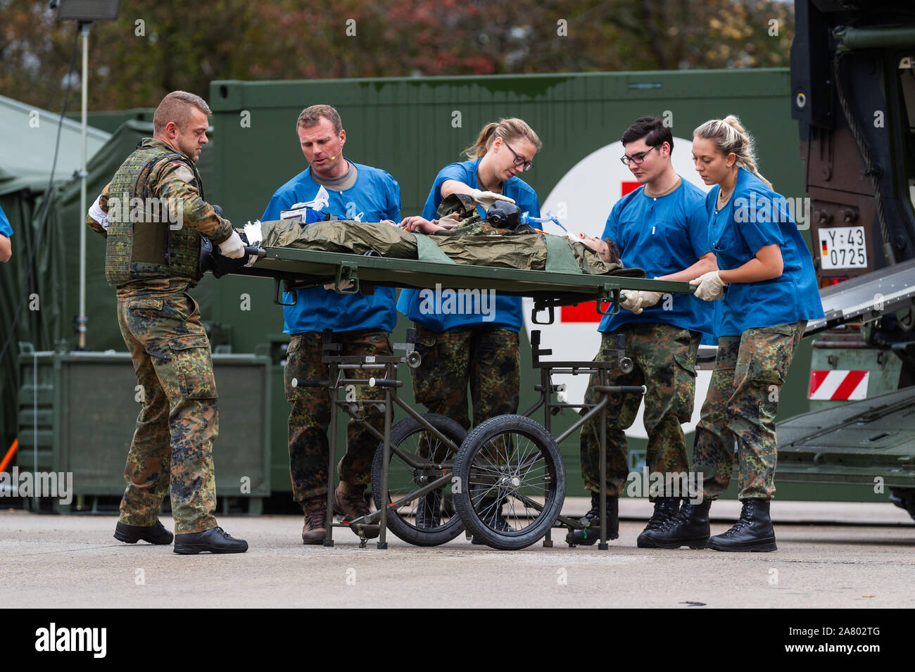 Transport injured german soldiers hi-res stock photography and images ...