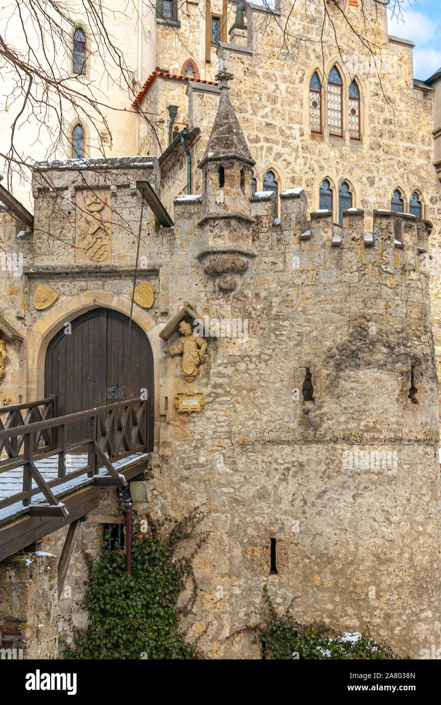 Drawbridge gate entrance castle hi-res stock photography and images - Alamy