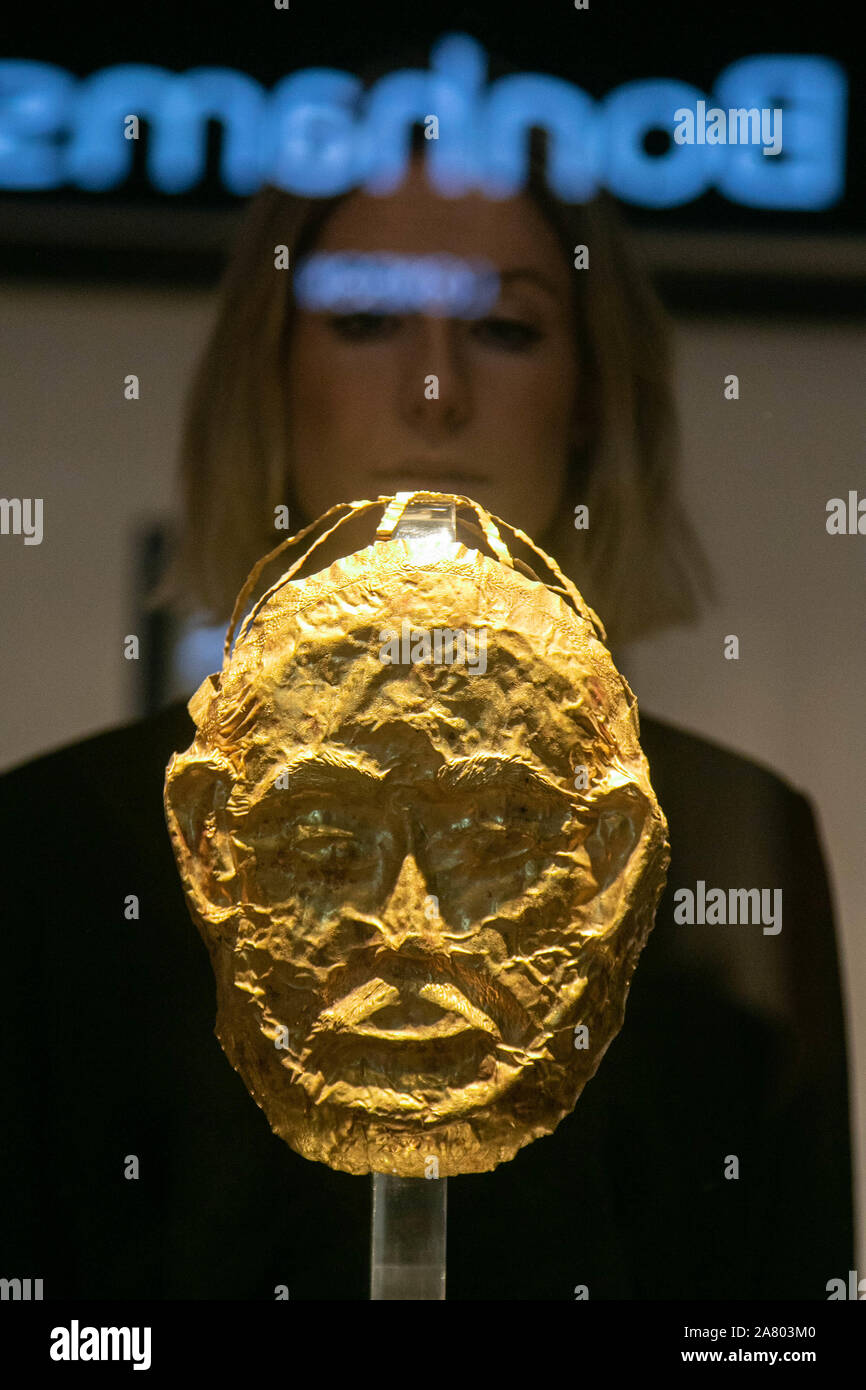 Liao mask hi-res stock photography and images - Alamy