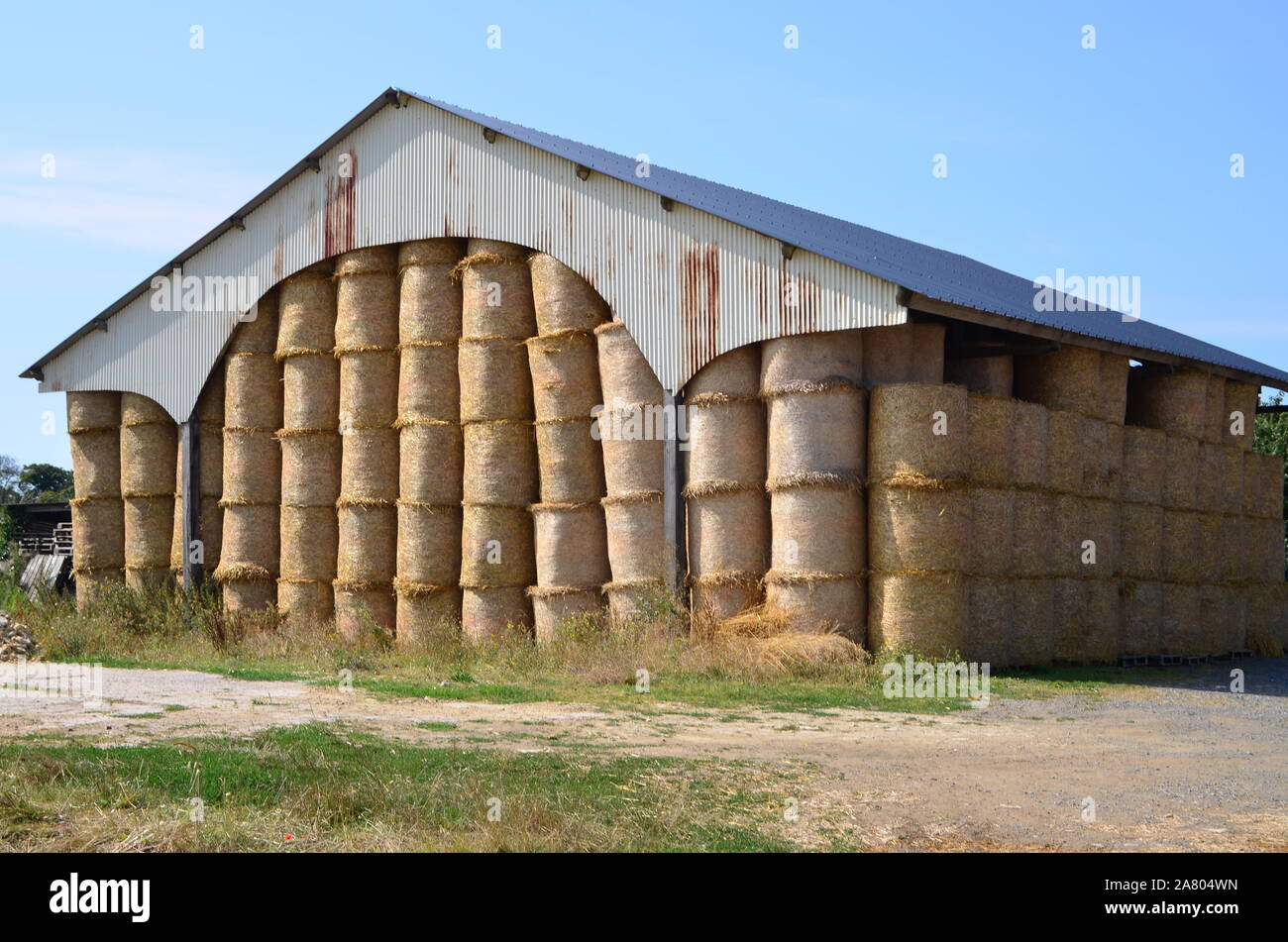 Barn full of straw bales Stock Photo - Alamy