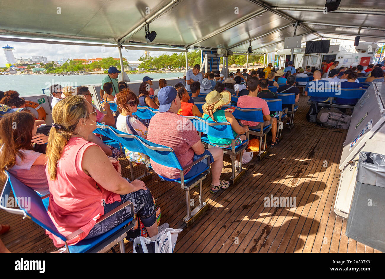 Ferry isla mujeres hi-res stock photography and images - Alamy