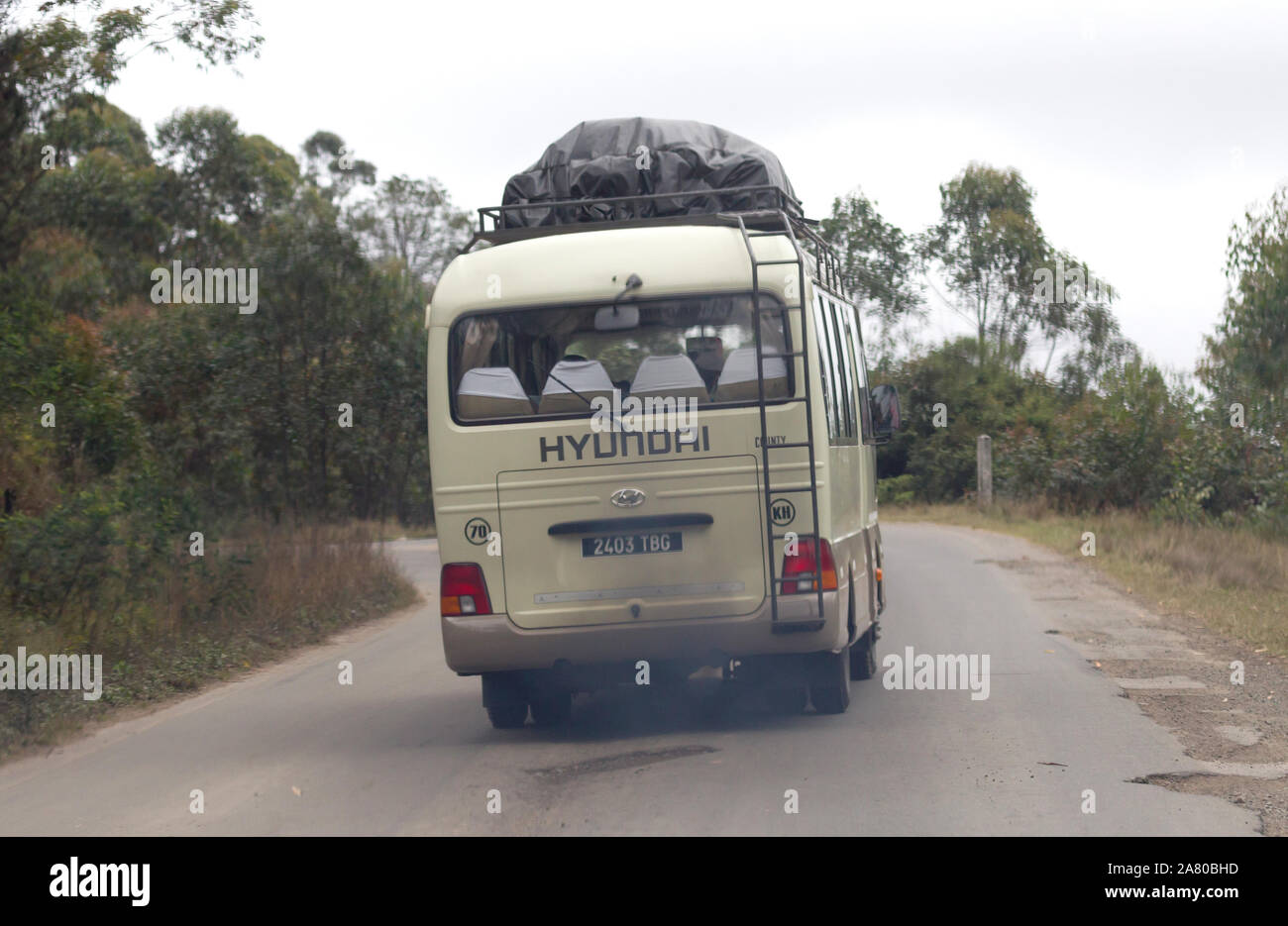 Overloaded bus hi-res stock photography and images - Alamy