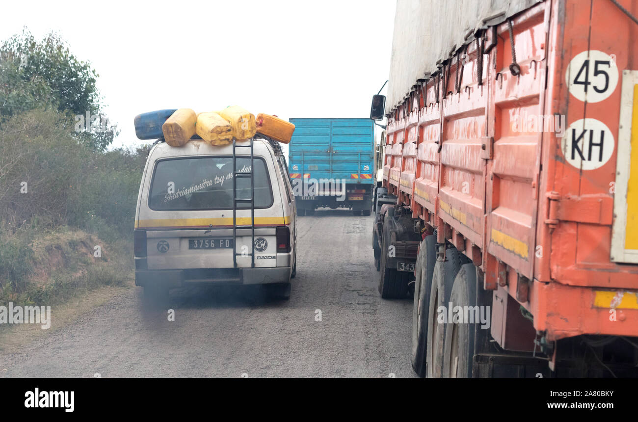 Africa bus overloaded hi-res stock photography and images - Alamy