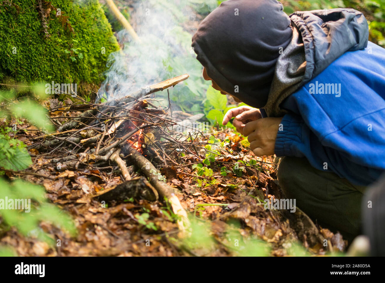 Start fire camp hi-res stock photography and images - Alamy