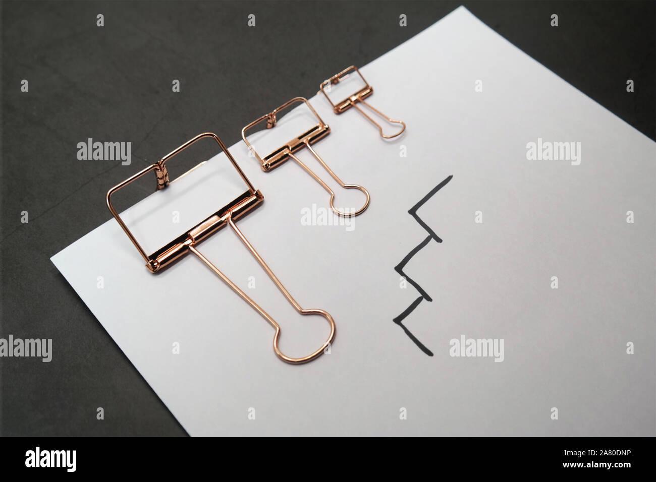 Hand paper clips hi-res stock photography and images - Alamy