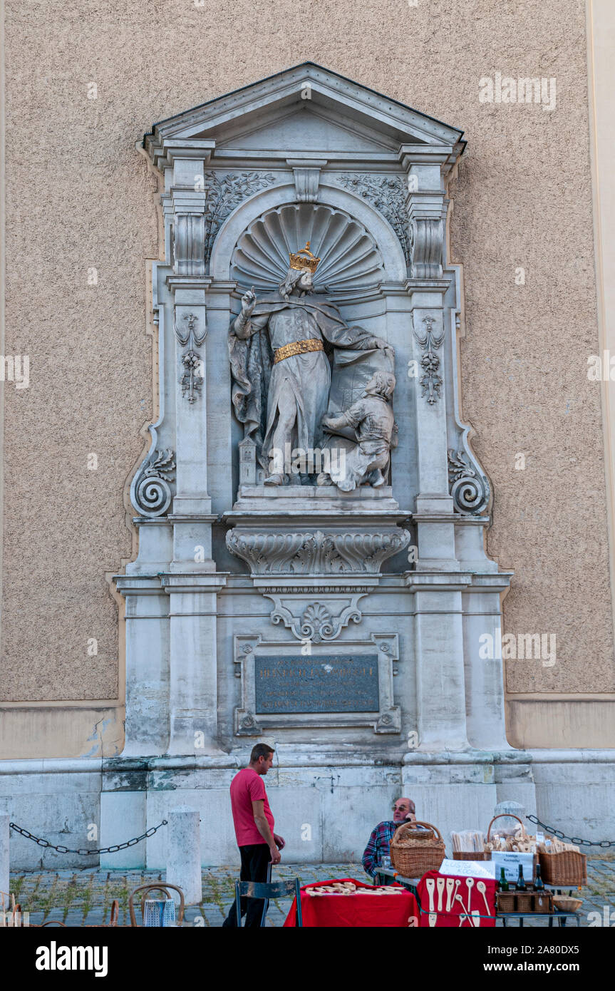 Open air market vienna hi-res stock photography and images - Alamy