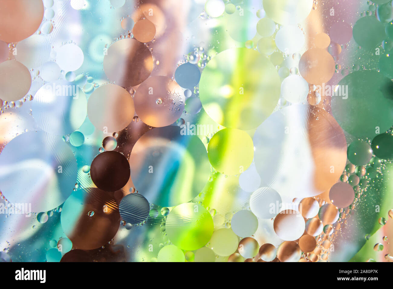 Colorful background. Drops of oil in water Stock Photo - Alamy