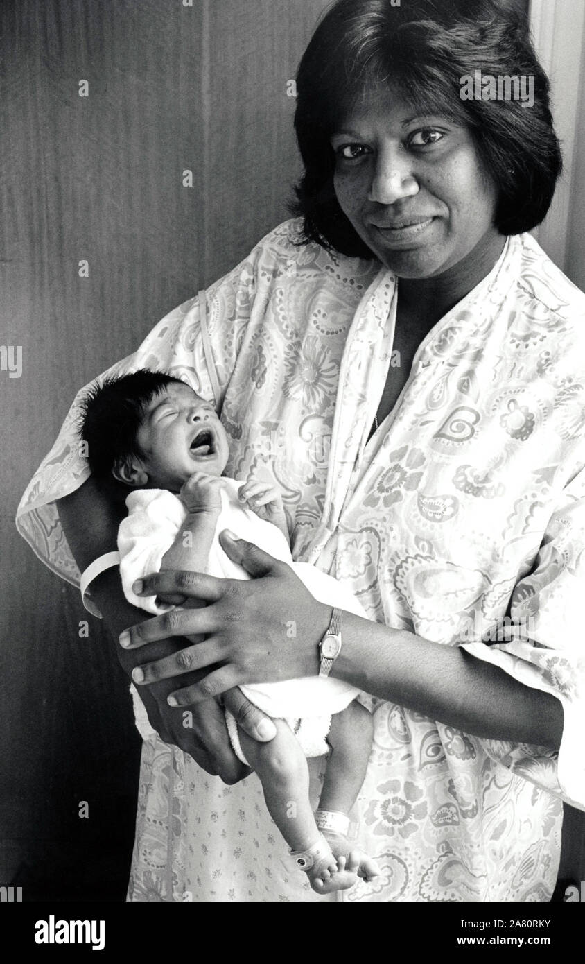 Newborn baby & mother, City Hospital, Nottingham, UK 1990 Stock Photo ...