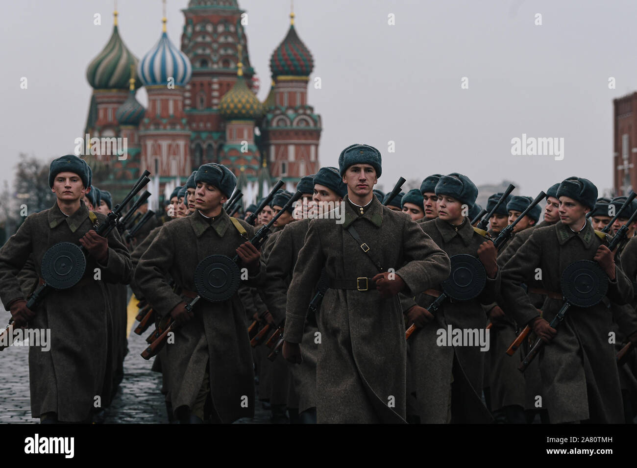 (191105) -- MOSCOW, Nov. 5, 2019 (Xinhua) -- Russian soldiers in World ...