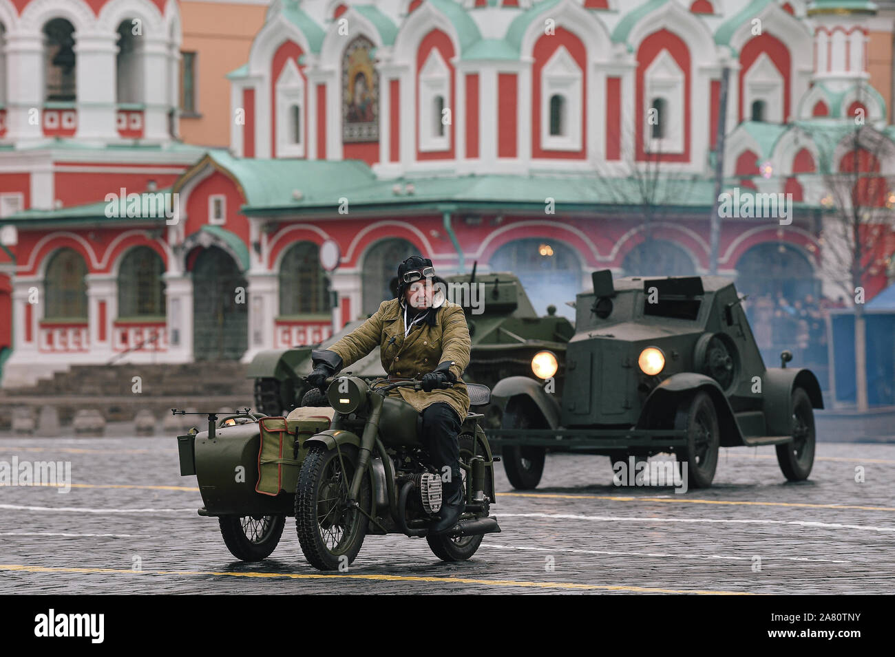 (191105) -- MOSCOW, Nov. 5, 2019 (Xinhua) -- A Russian soldier in World ...
