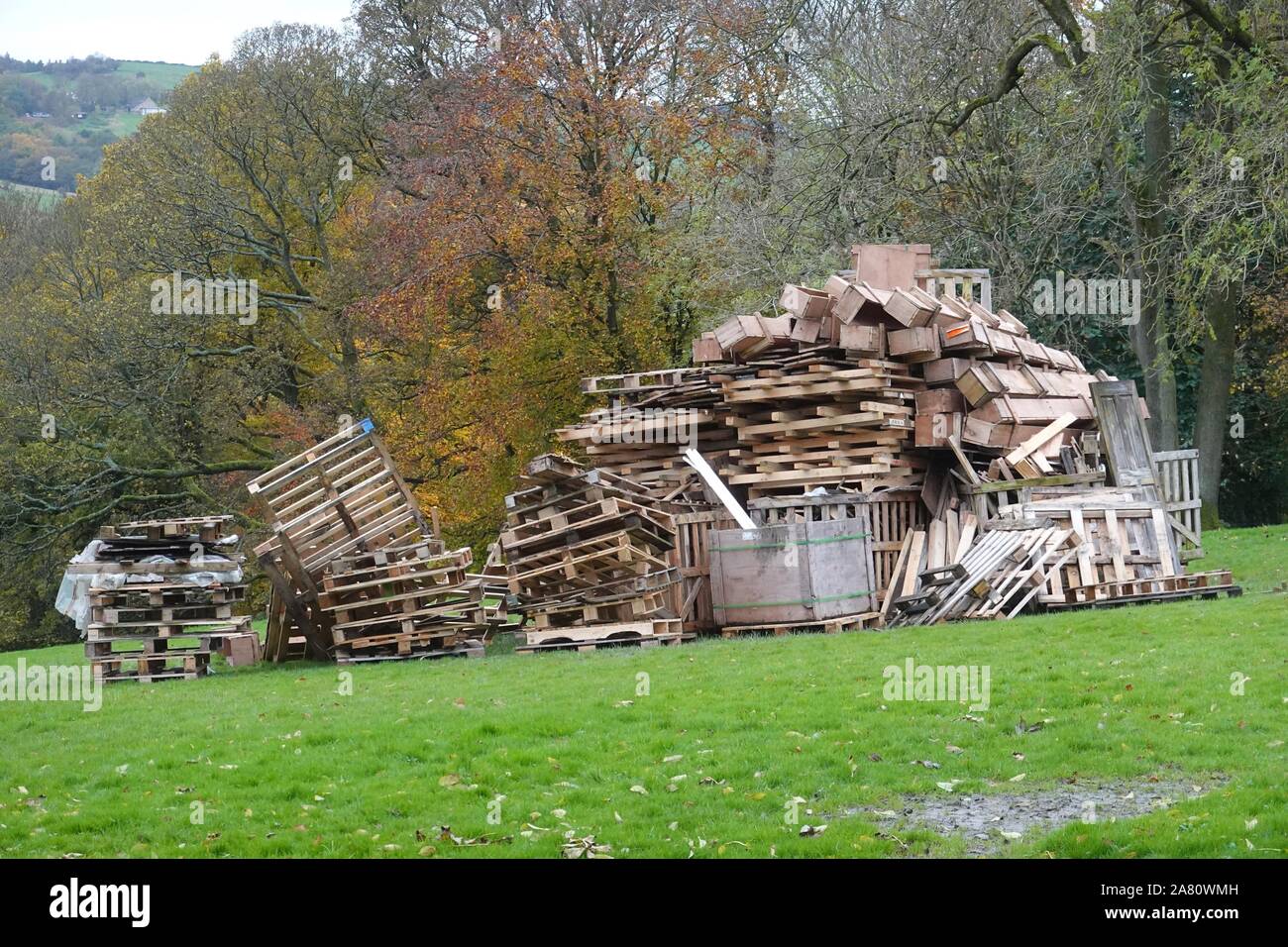Piled up pallets hi-res stock photography and images - Alamy