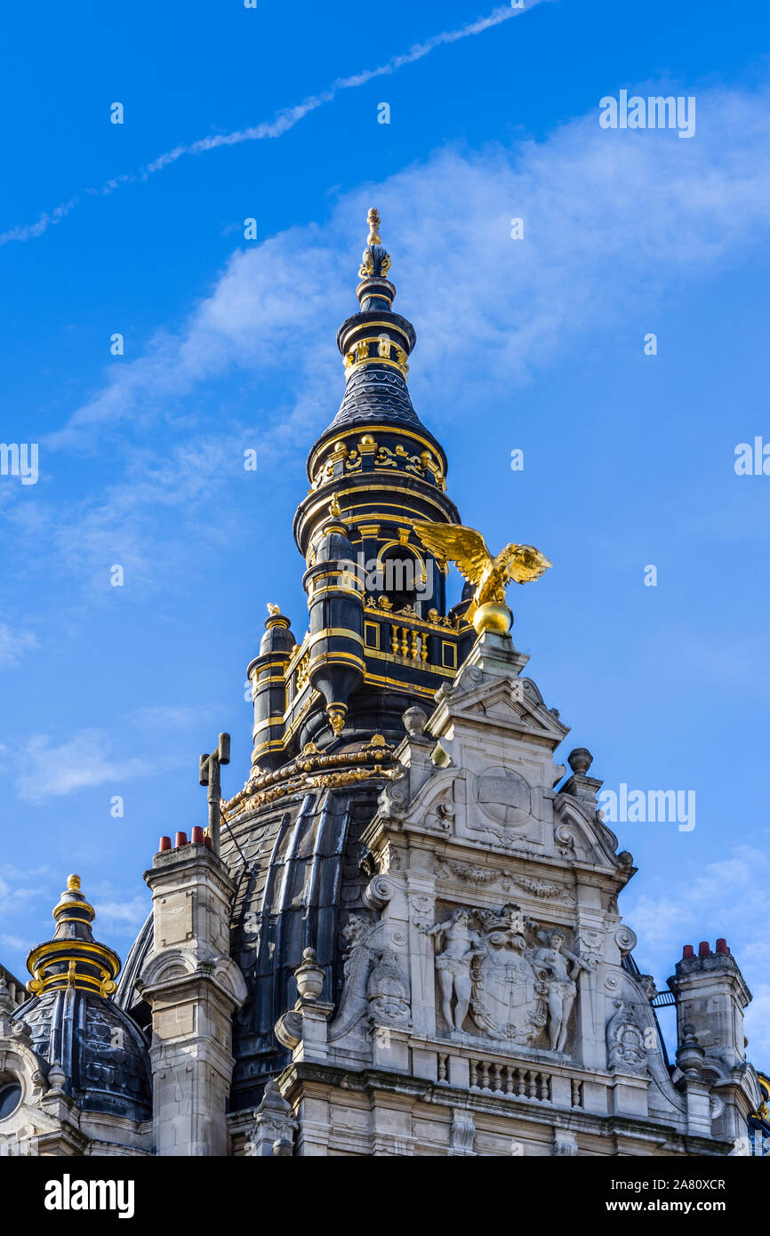 Golden eagle holding on top of Antwerp Inn on Leysstraat, Antwerp ...
