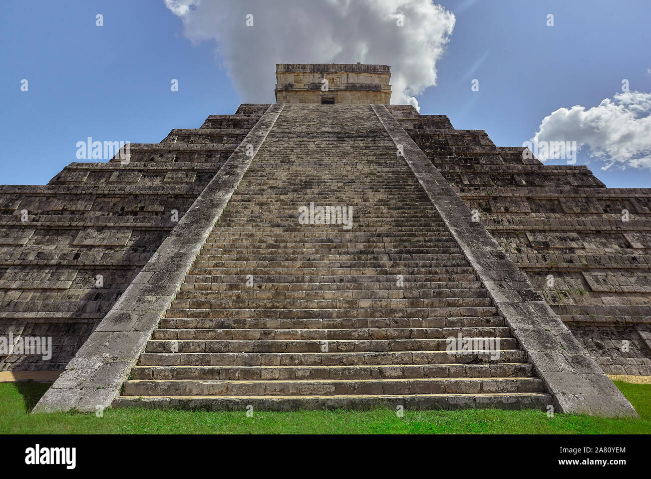 Front view of the Pyramid of the Chichen Itza #2 Stock Photo - Alamy