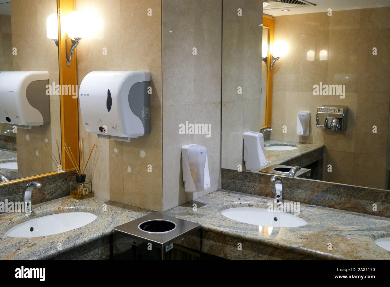 Hotel lavatories hi-res stock photography and images - Alamy