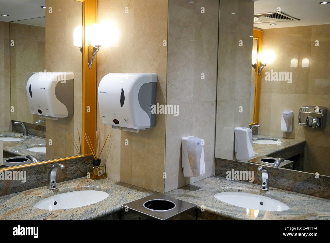 Hotel lavatories hi-res stock photography and images - Alamy