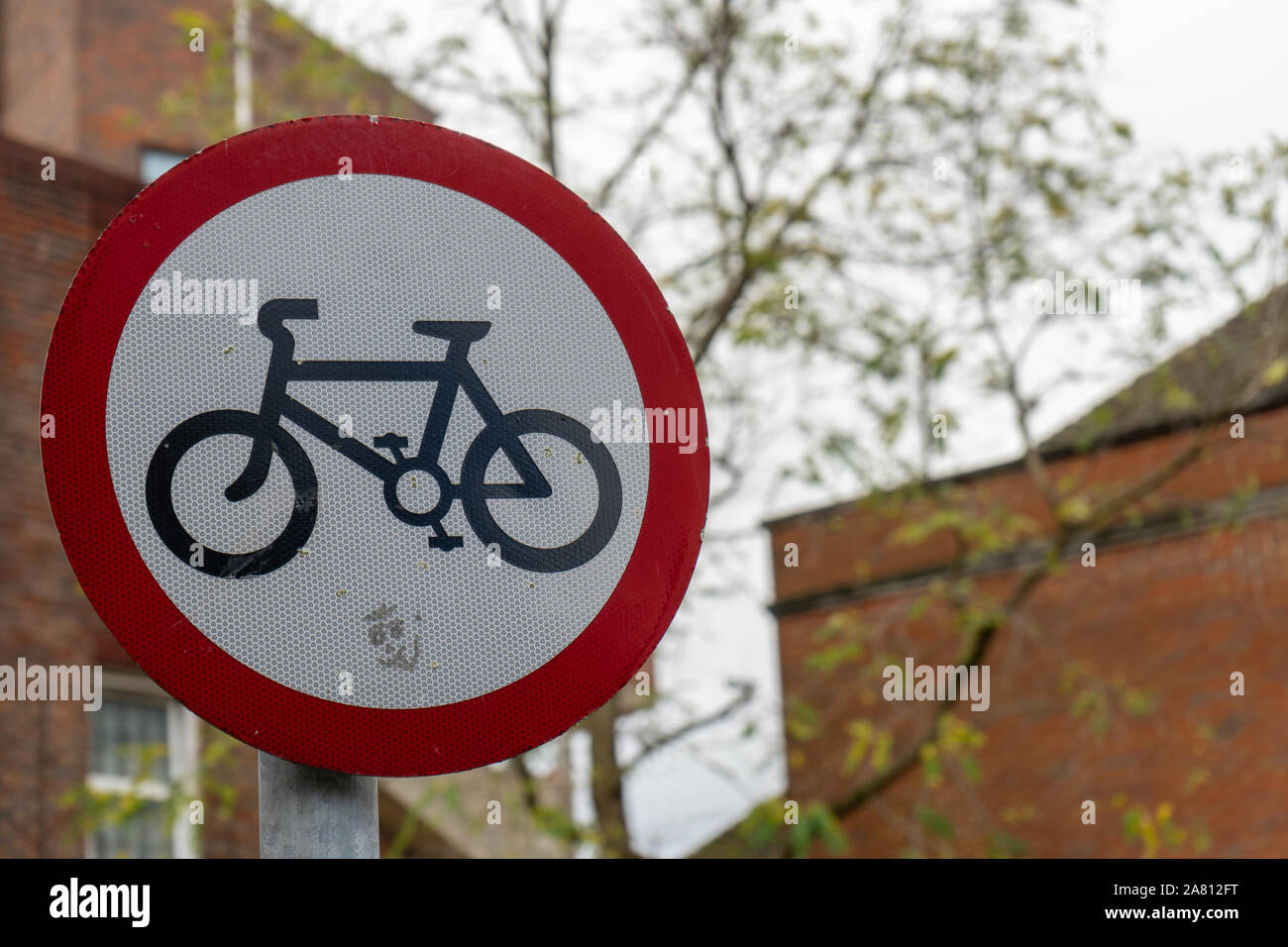 Cycling warning sign hi-res stock photography and images - Alamy