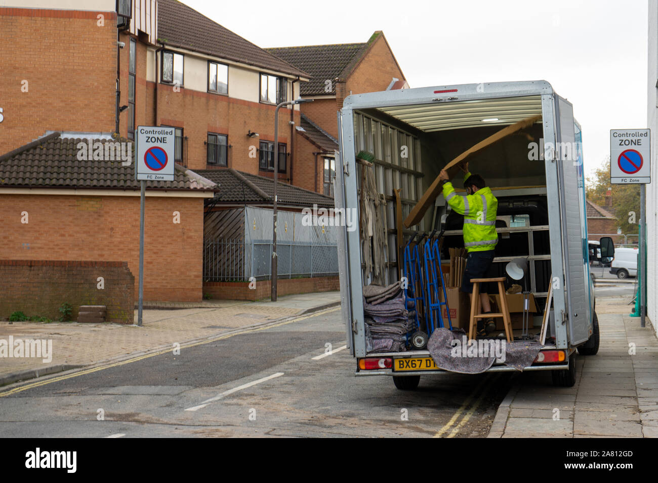 Furniture truck hi-res stock photography and images - Alamy