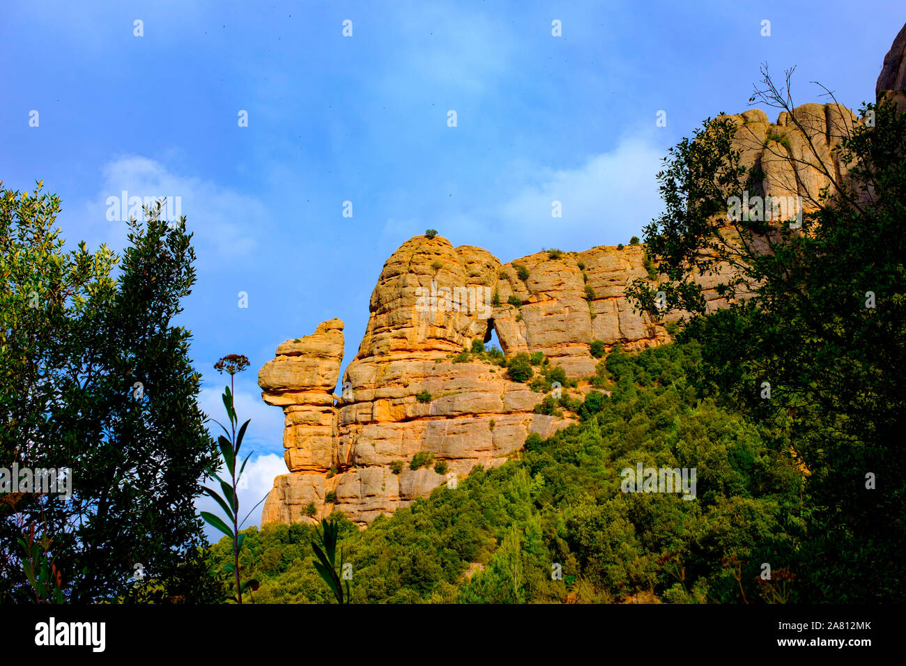 La Cadireta, morro de gos. La Roca Foradada, Las Agulles, Montserrat ...