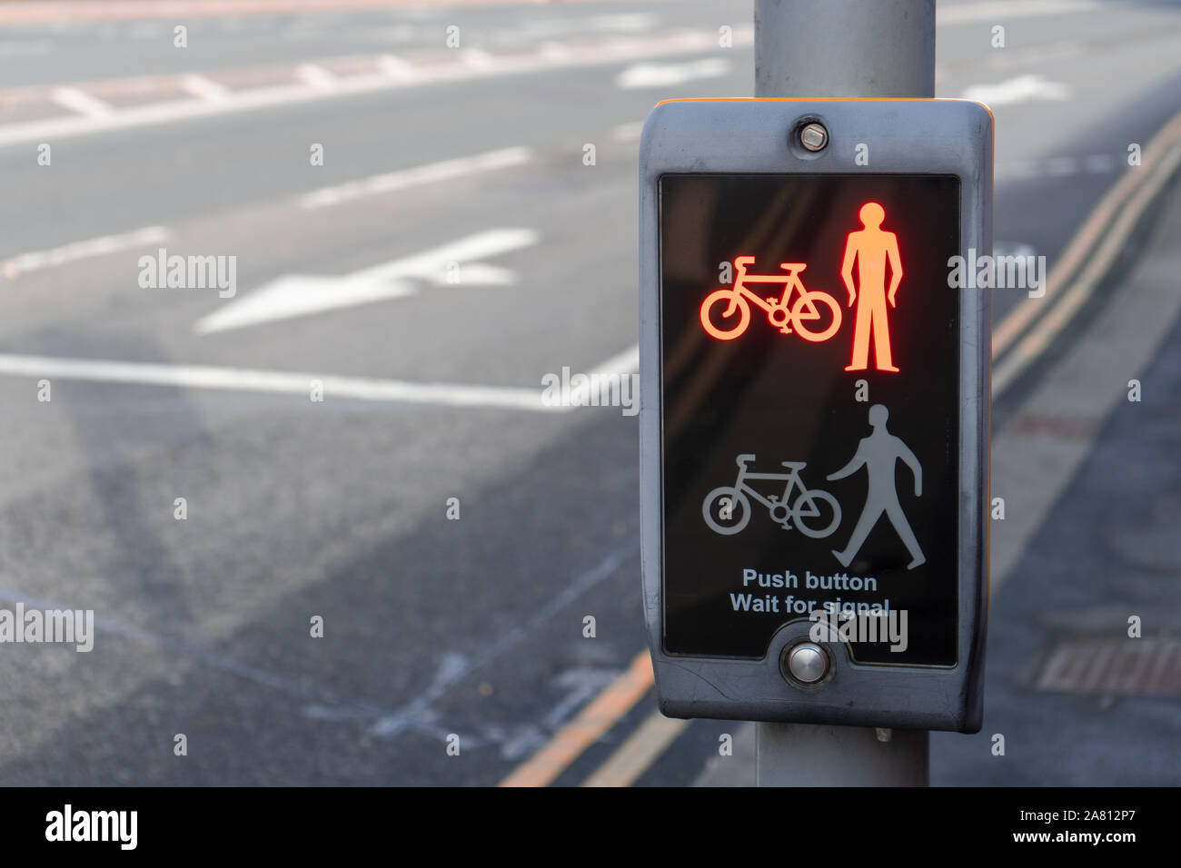 Go sign pedestrian crossing hi-res stock photography and images - Alamy
