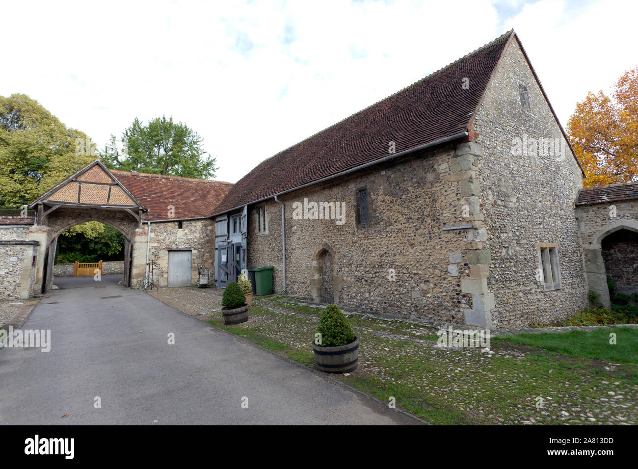 Winchester stone gate hi-res stock photography and images - Alamy
