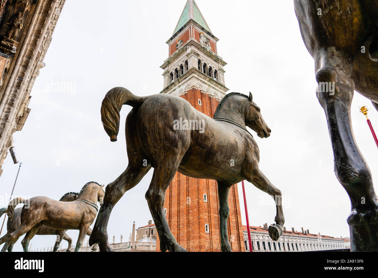 Sculpture st marks square venice hi-res stock photography and images ...