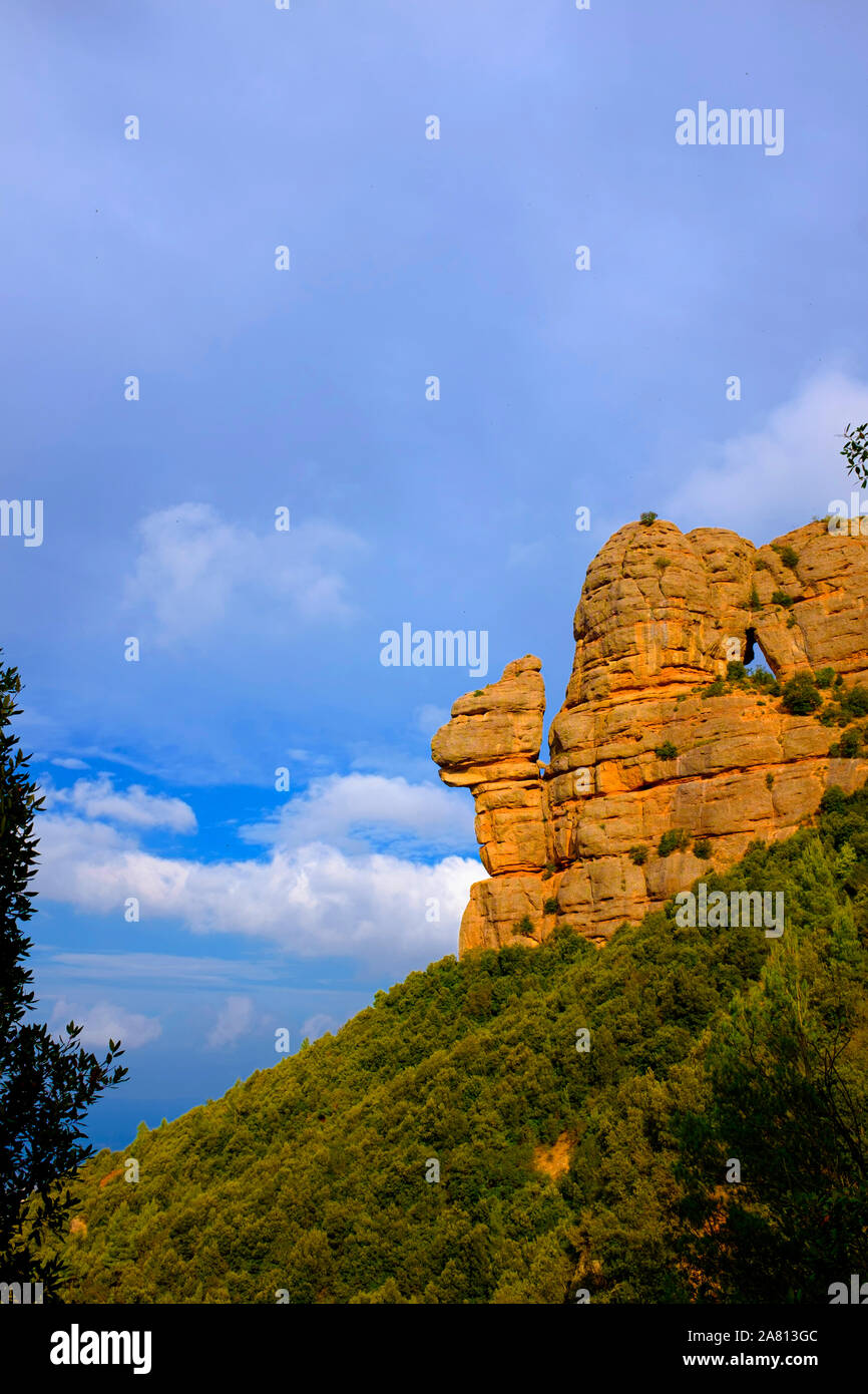 La Cadireta, morro de gos. La Roca Foradada, Las Agulles, Montserrat ...