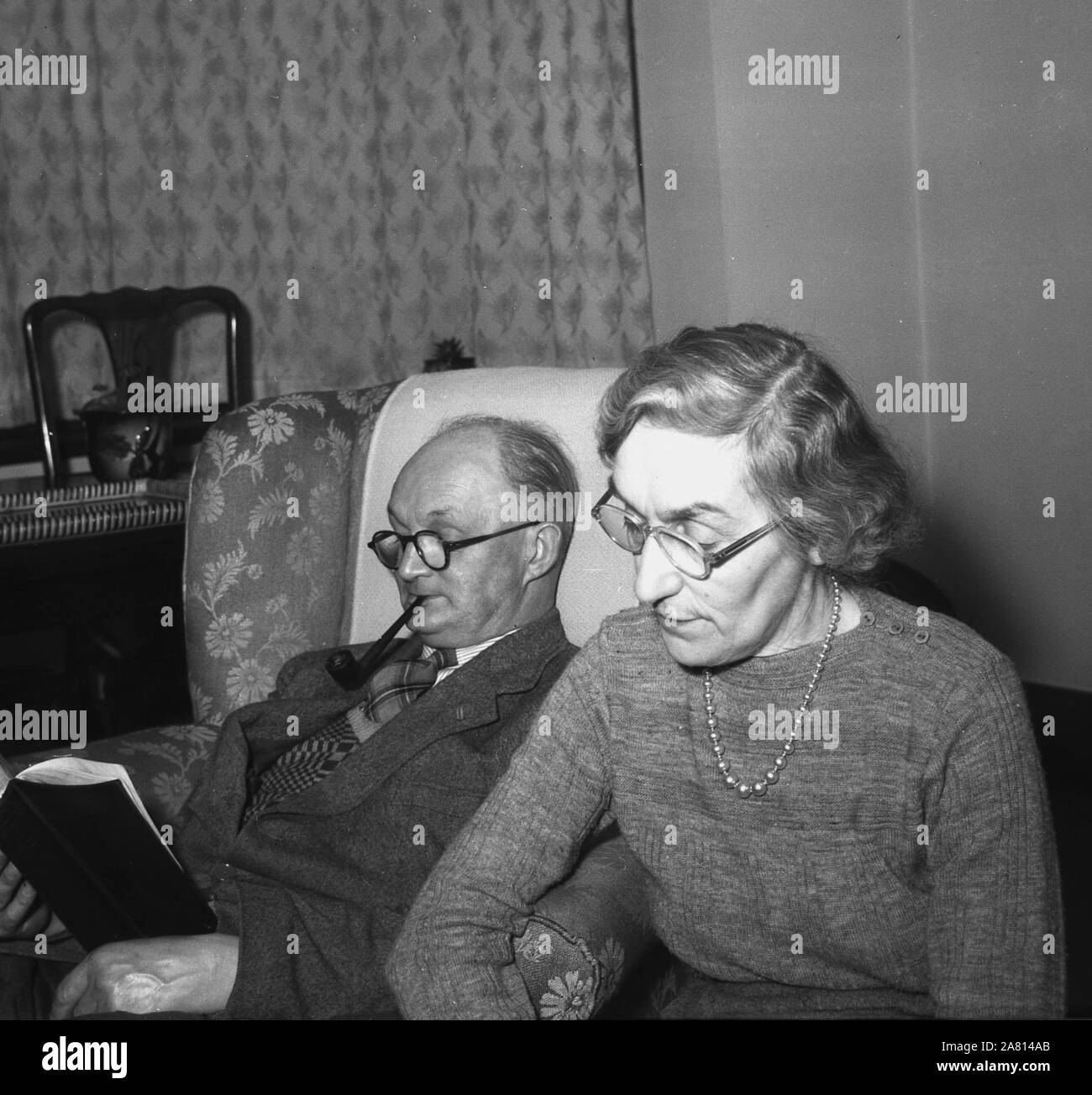 Reading pipe Black and White Stock Photos & Images - Alamy