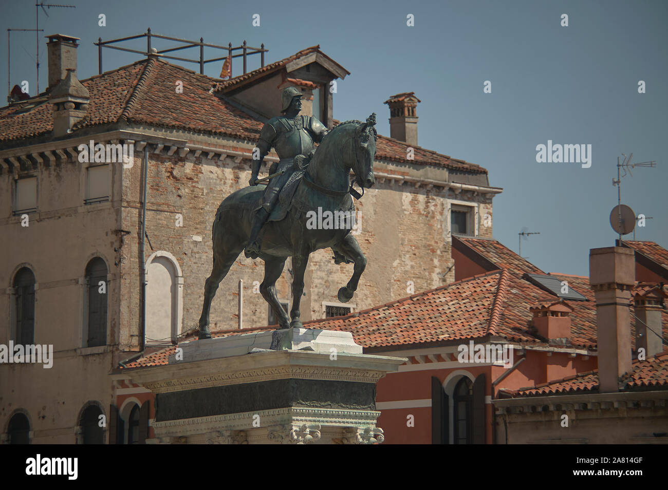 Statue or monument of a knight Stock Photo - Alamy