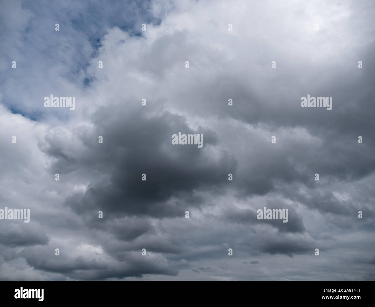 Gray and dark storm clouds before the storm Stock Photo - Alamy