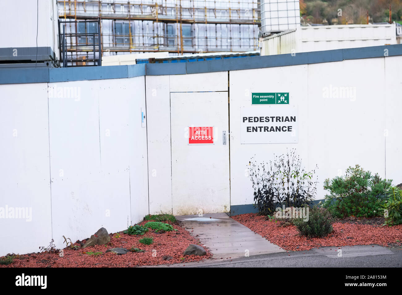 Construction building site pedestrian public access door and sign Stock ...