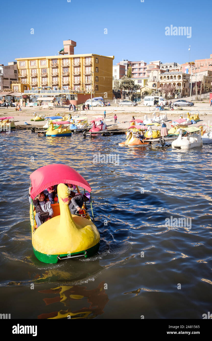 Duck shaped boat hi-res stock photography and images - Alamy