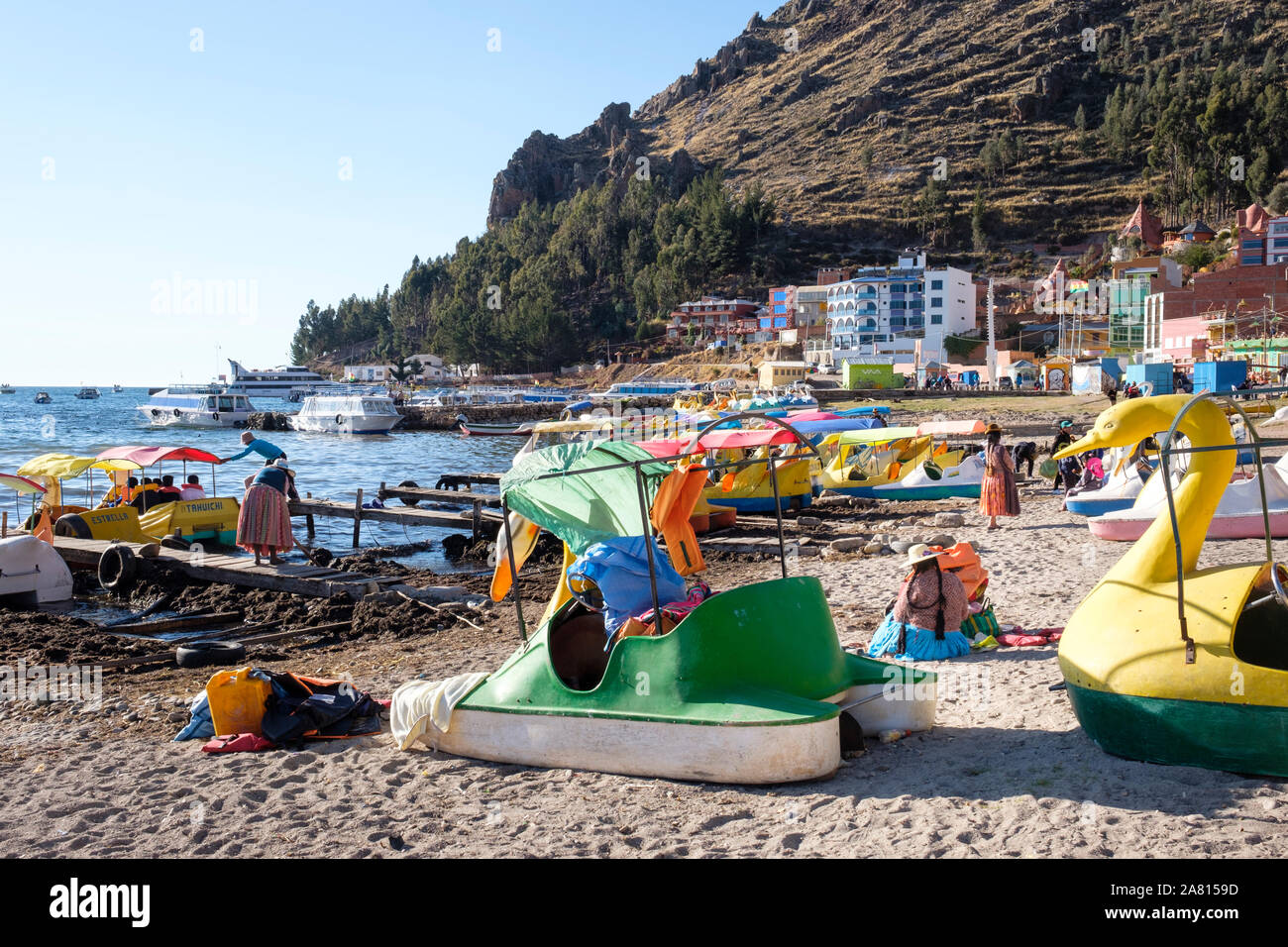 People in duck boats hi-res stock photography and images - Alamy