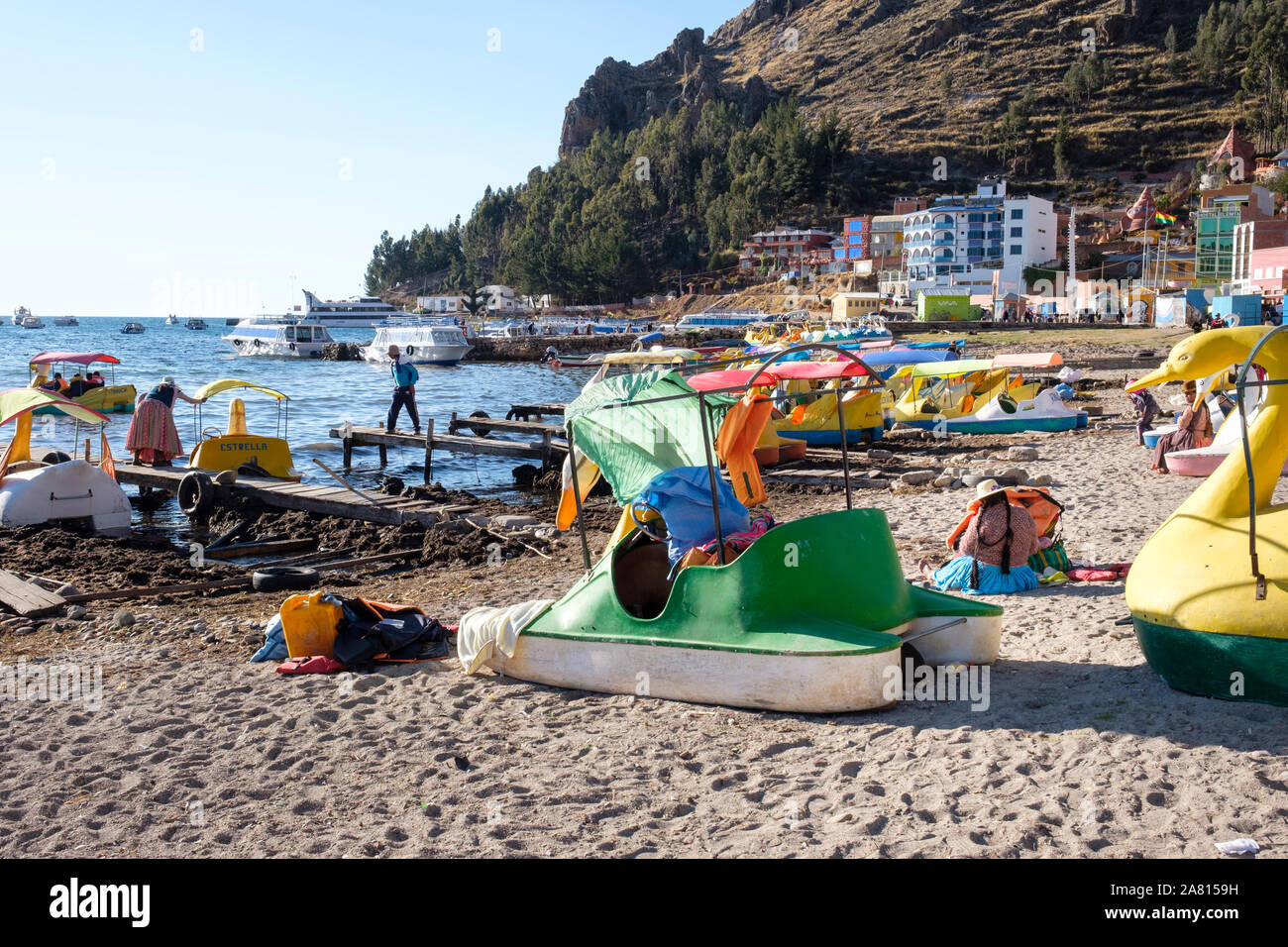 Animal pedal boats hi-res stock photography and images - Alamy