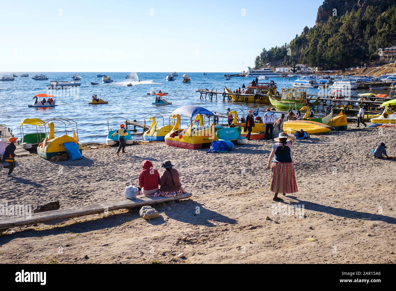 People in duck boats hi-res stock photography and images - Alamy