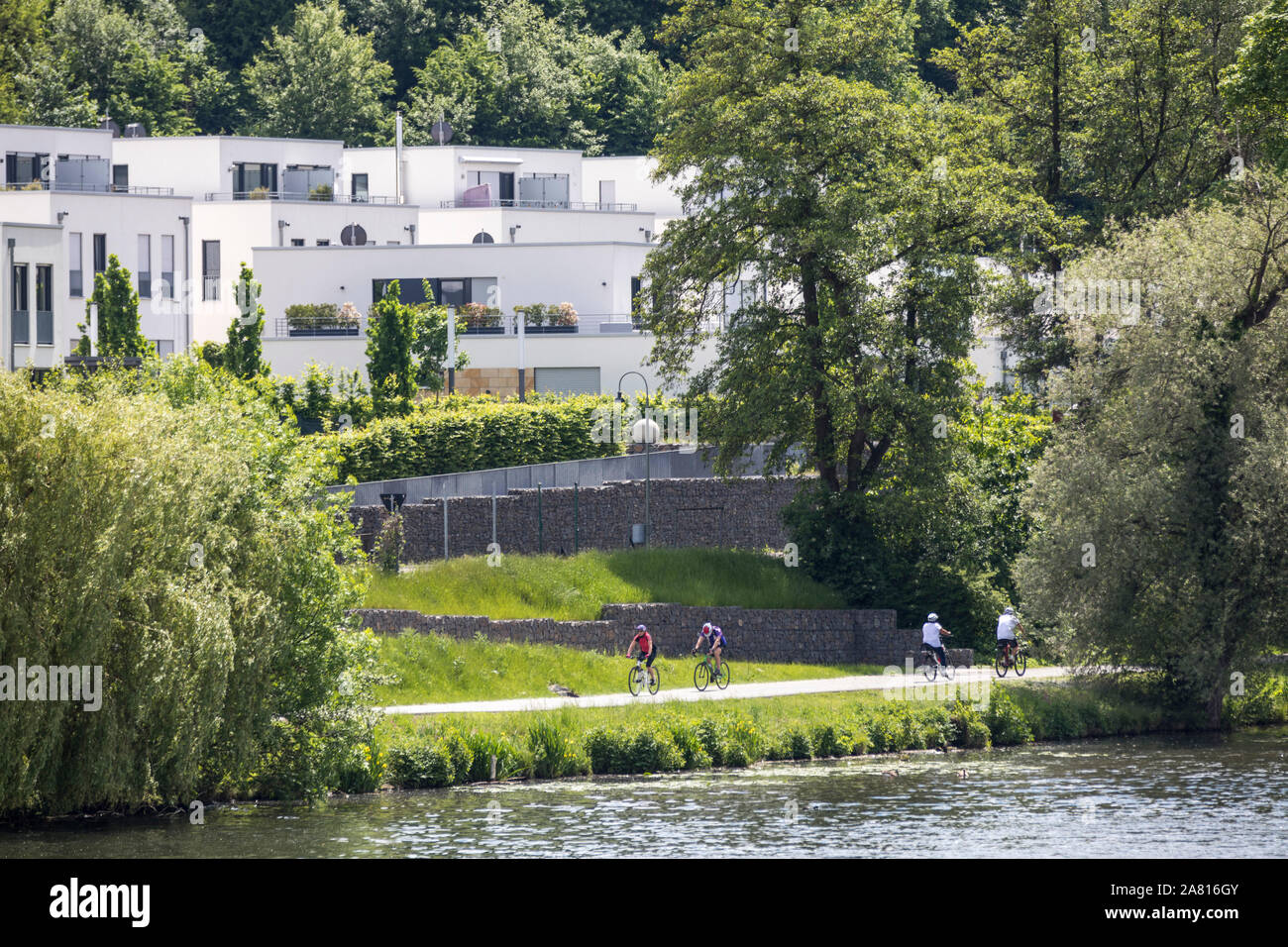 Villas new buildings, lake arch, at the Baldeneysee in Essen Stock ...