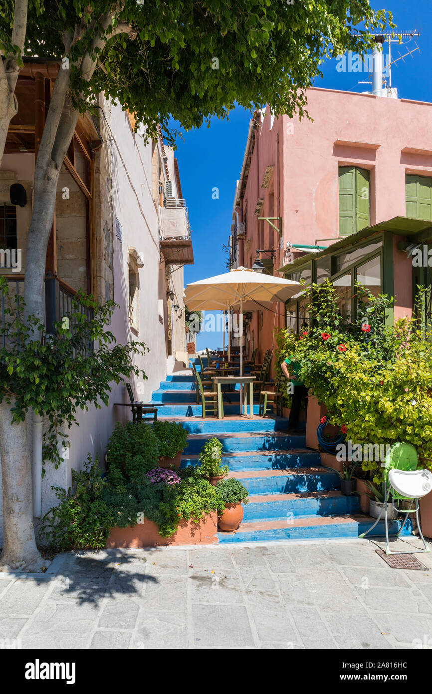 Narrow street of Old Rethymno, Crete Stock Photo - Alamy