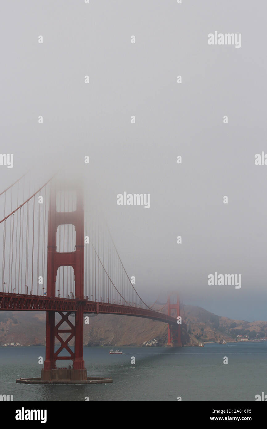 Side view golden gate bridge hi-res stock photography and images - Alamy