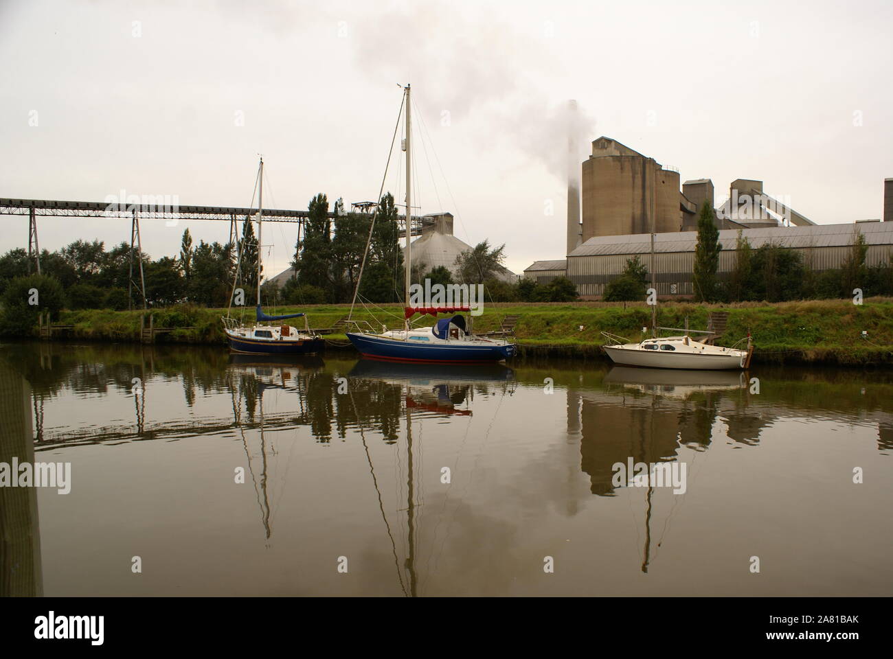 River banks banks mooring hi-res stock photography and images - Alamy