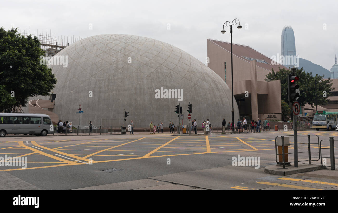 Egg shape building hi-res stock photography and images - Alamy