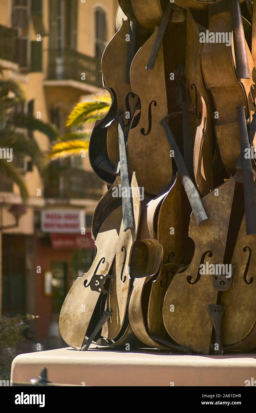 Many violins hi-res stock photography and images - Alamy