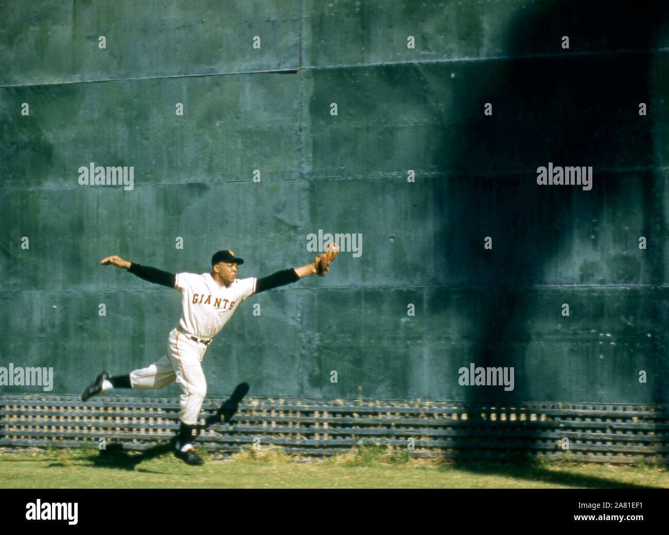 Willie mays catch hi-res stock photography and images - Alamy