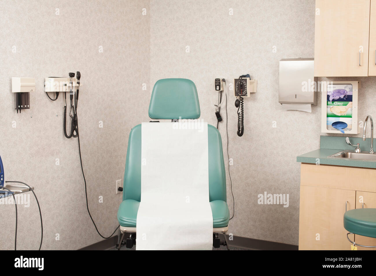 Examination chair in a health clinic Stock Photo - Alamy