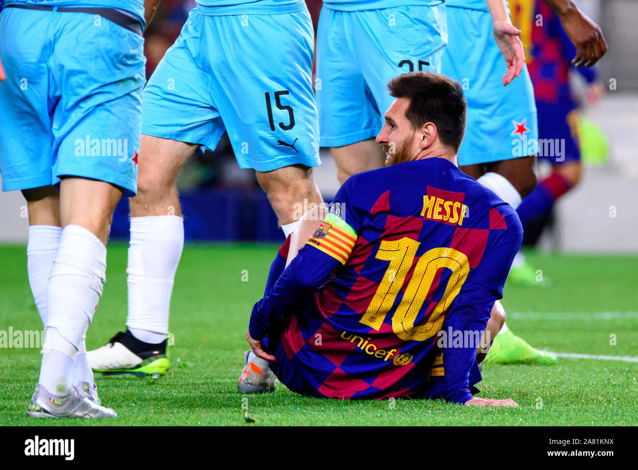 Barcelona, Spain. 5th Nov, 2019. Messi plays during the La Liga match ...