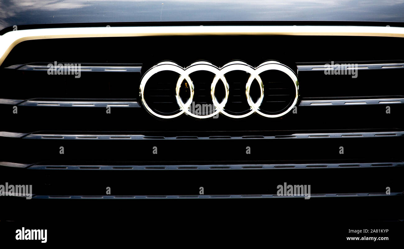 Audi grill hi-res stock photography and images - Alamy