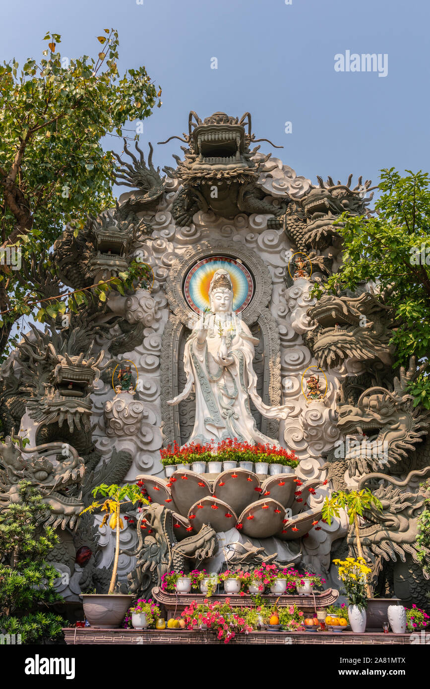 Da Nang, Vietnam - March 10, 2019: Chua An Long Chinese Buddhist Temple ...